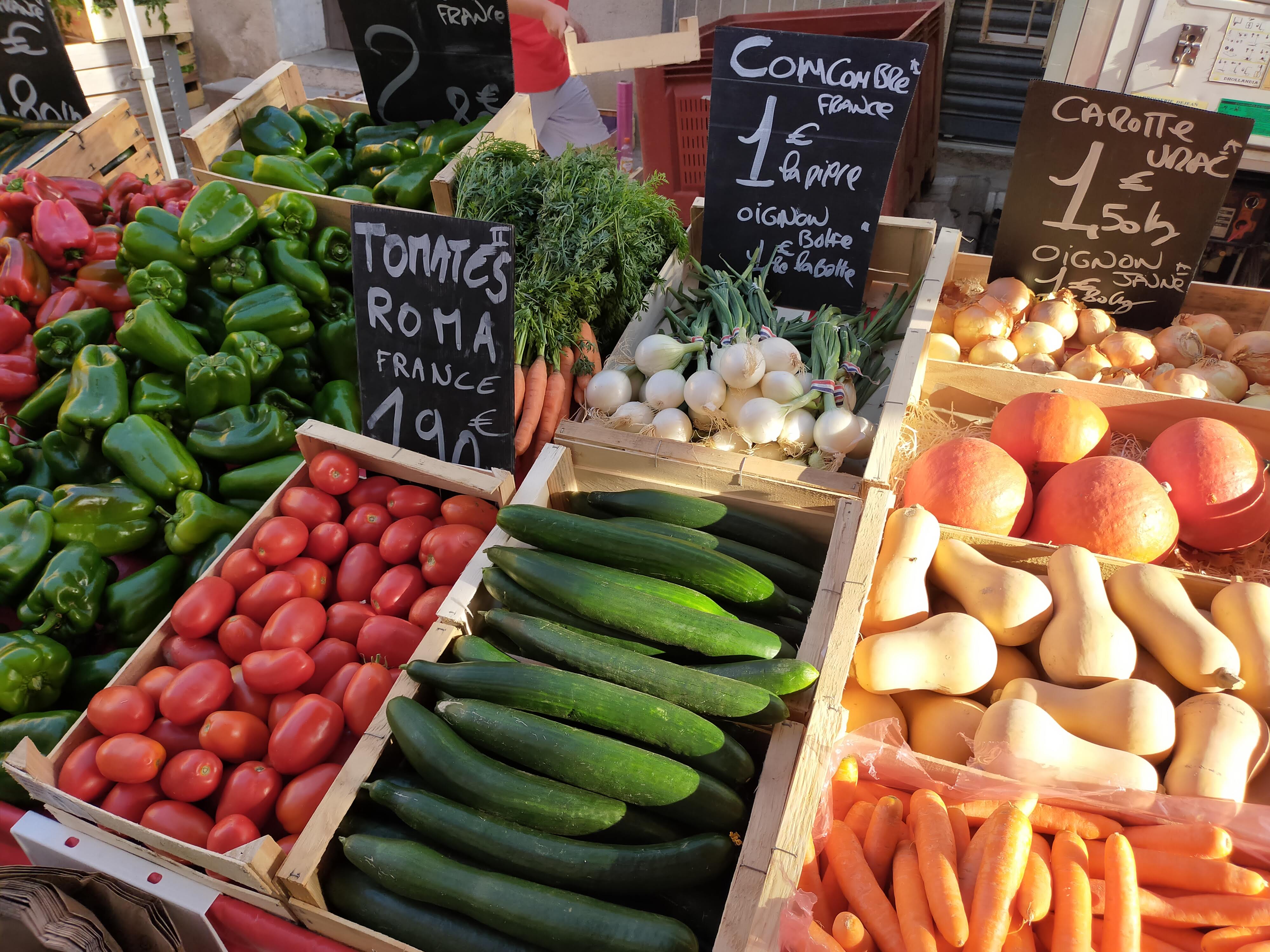 Marché hebdomadaire de Le Cailar - Conseil départemental du Gard - www ...