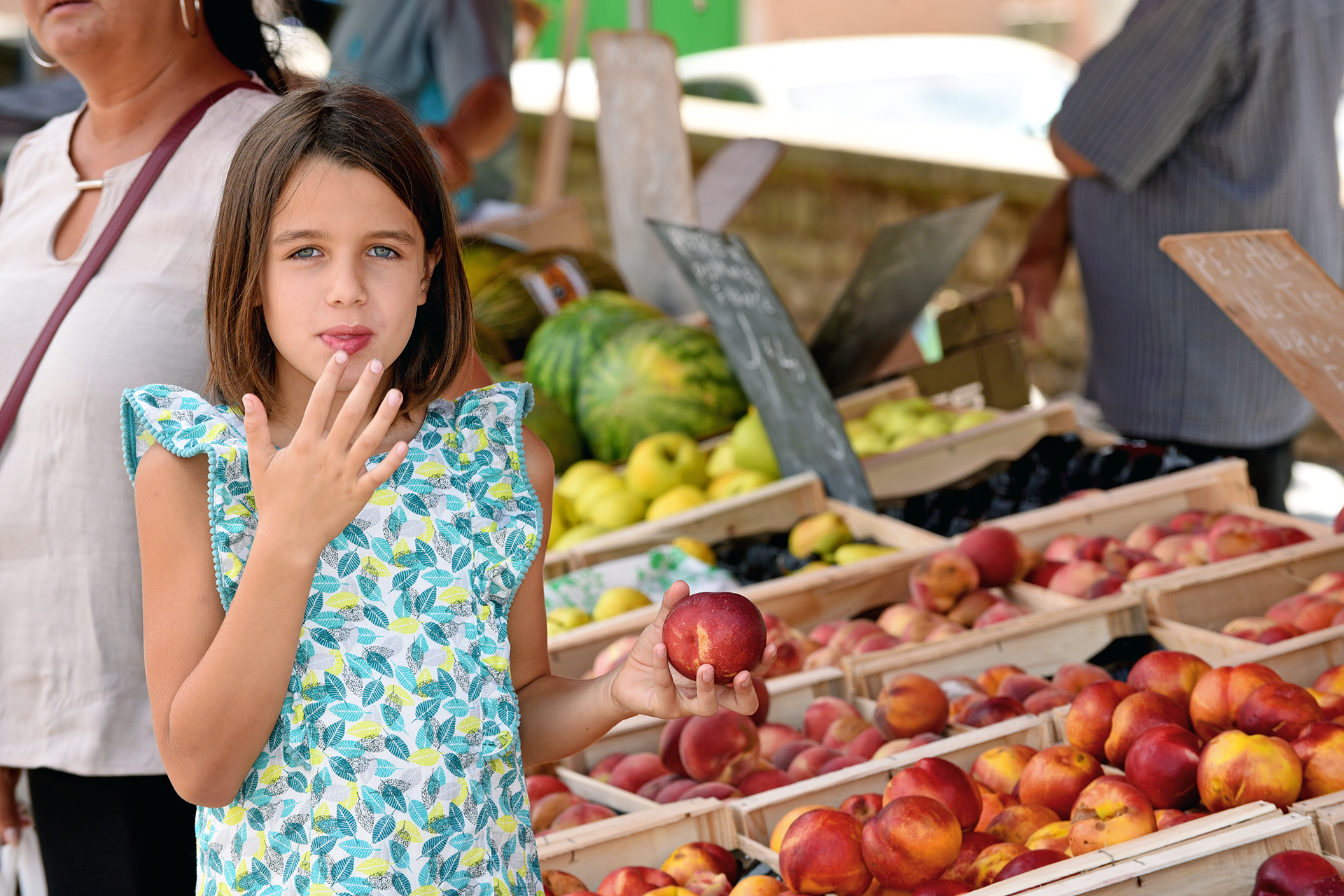 Marché estival d'Aiguèze - Conseil départemental du Gard - www.gard.fr